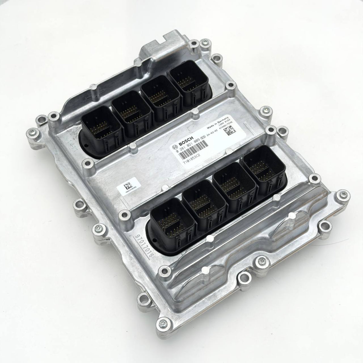 04-35649-001 | Genuine Freightliner® DEF Header 6 Gal, 6-Bolt – Force ...